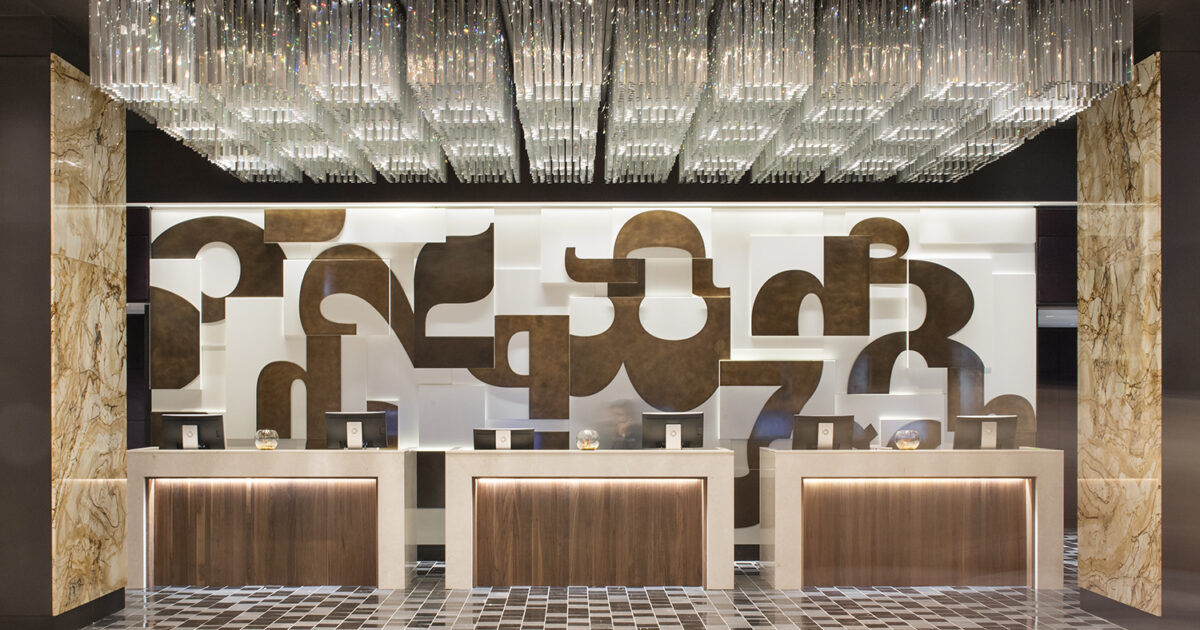 Fairmount The Queen Elizabeth | Luminaire Authentik US